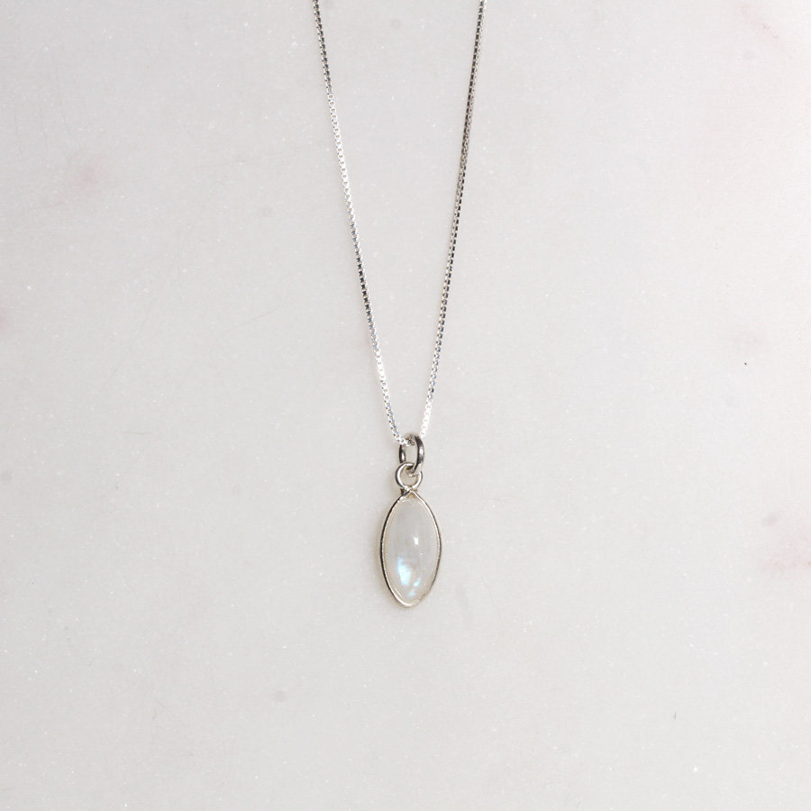 Kette Regenbogen Mondstein Oval // Venezianerkette extra fein ... Kette Regenbogen Mondstein Oval // Venezianerkette extra fein ...