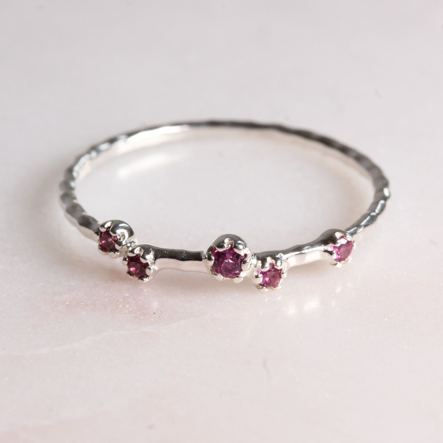 Ring Silberner Ring mit Granat // Ringe - steffiliebt.de